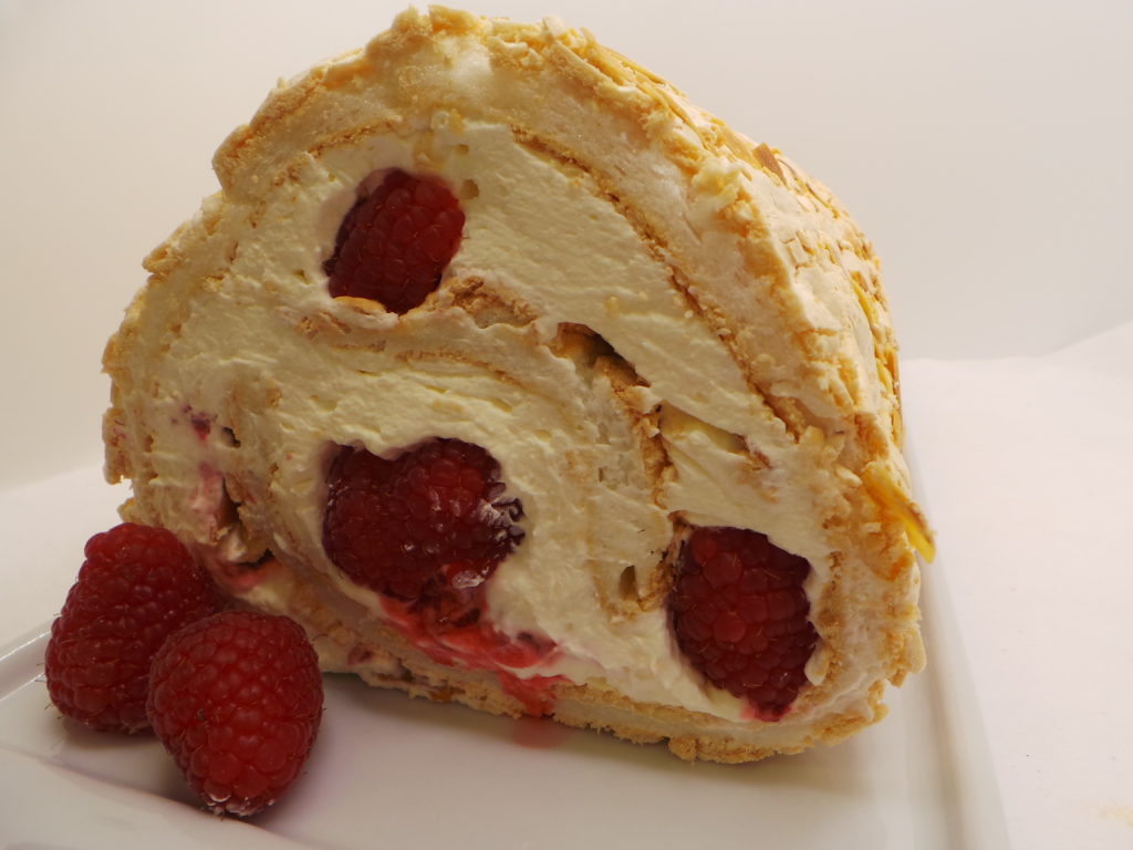 Meringue Roulade with Raspberries 3, 7 - Lovin Catering
